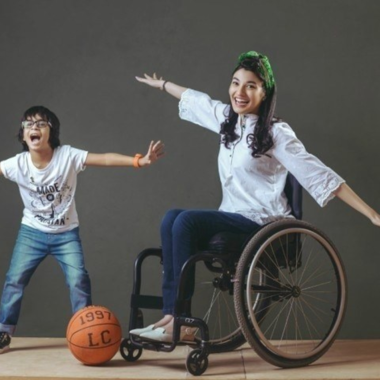 Muniba Mazari | Quotes | Life Story | Speech | Paintings